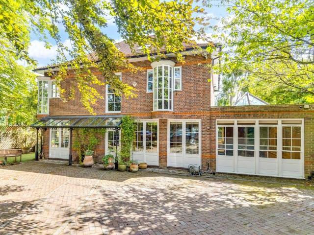 8 bedroom detached house for sale