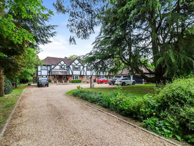 8 bedroom detached house for sale