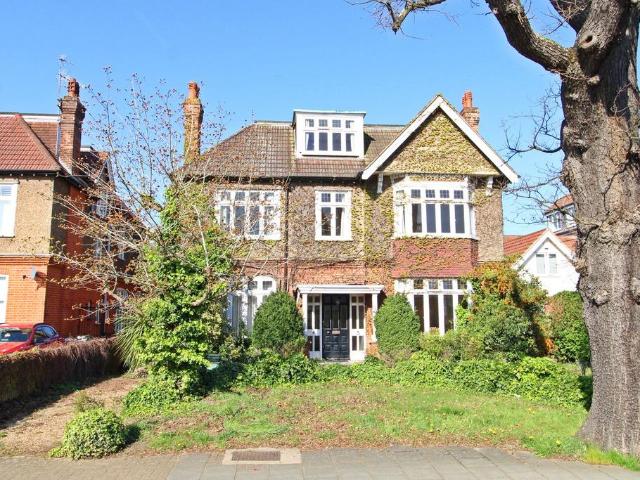 8 bedroom detached house for sale