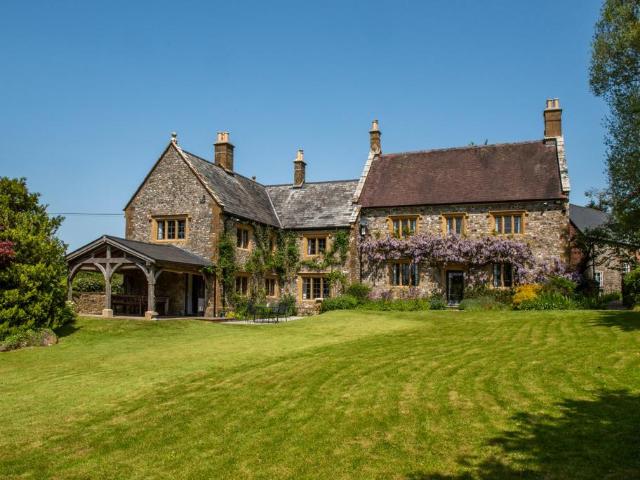 8 bedroom detached house for sale