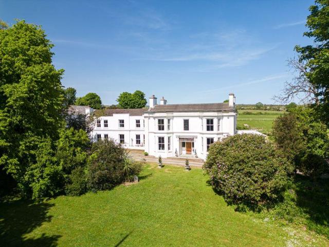 8 bedroom detached house for sale