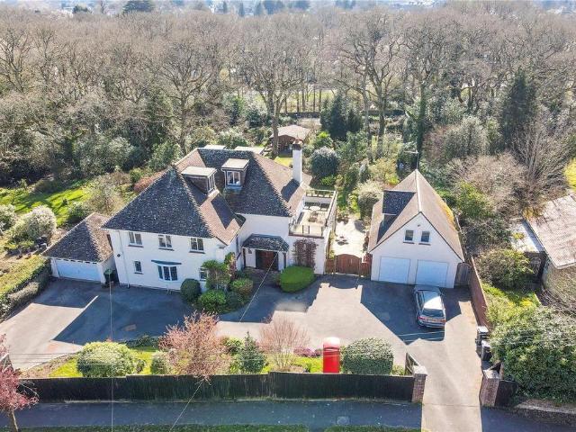 6 bedroom detached house for sale