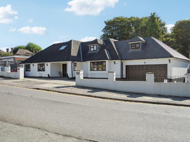 8 bedroom detached house for sale