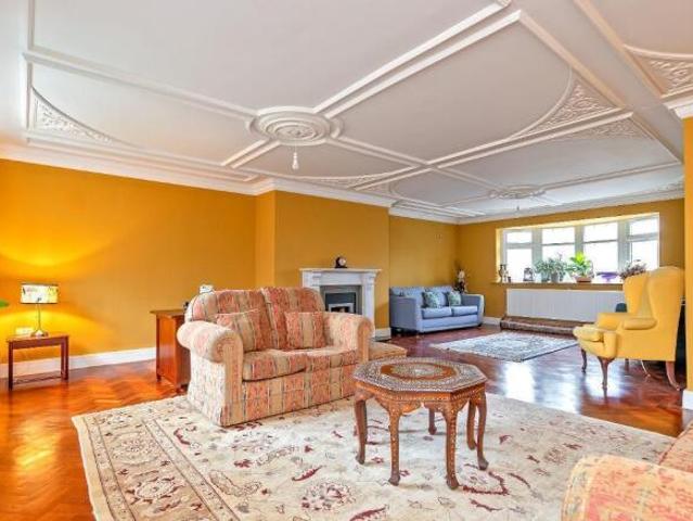 8 bedroom detached house for sale in Barton Road, Luton, Beds, LU3 2BB, LU3