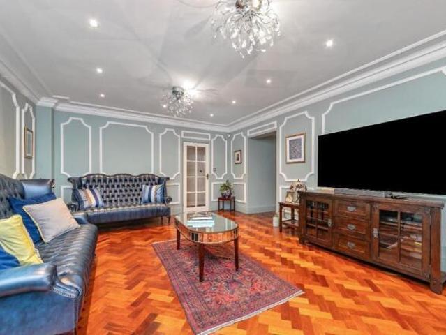 8 bedroom detached house for sale in Barton Road, Luton, LU3