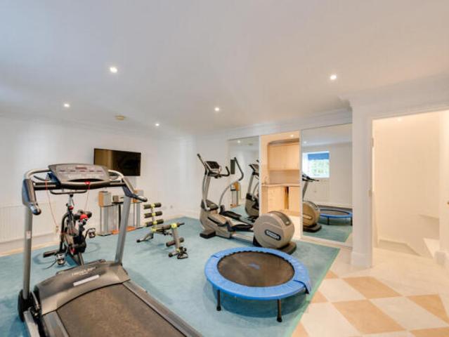 8 bedroom detached house for sale in Byron Drive, London, N2