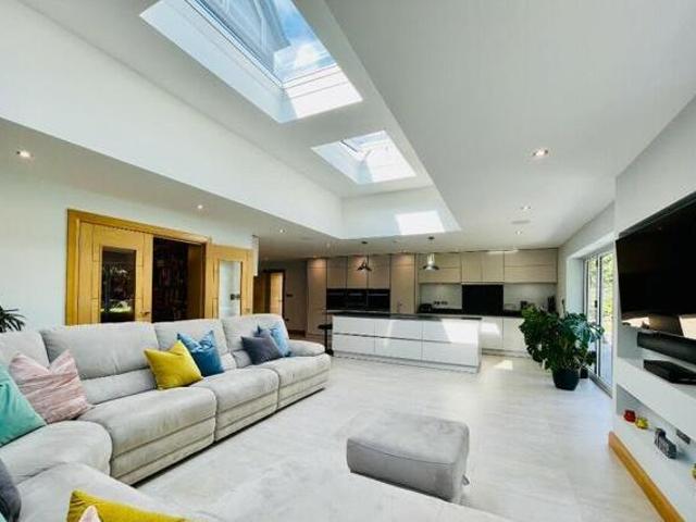 8 Bedroom Detached House For Sale In Maidenhead