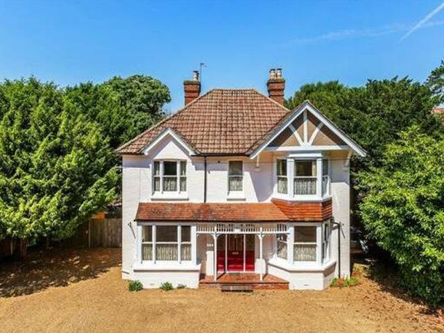 8 bedroom detached house for sale in Massetts Road Horley RH6