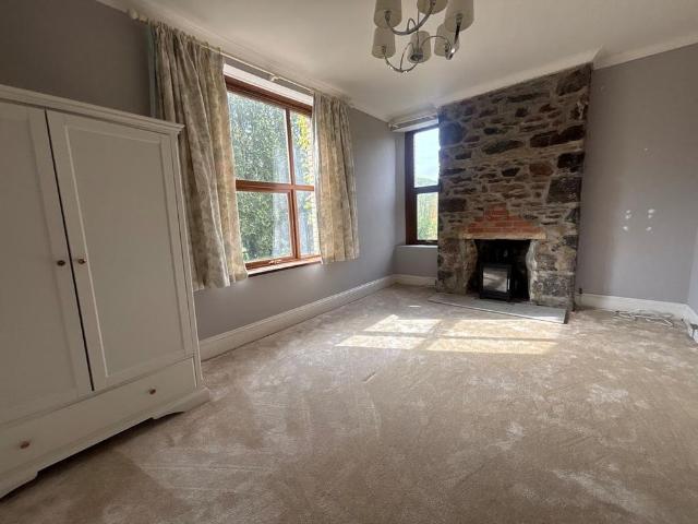 8 bedroom detached house to rent