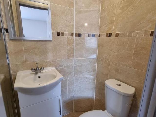 8 bedroom detached house to rent