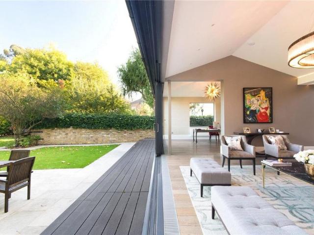 8 bedroom detached house to rent