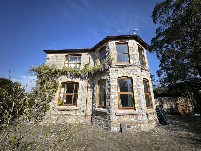 8 bedroom detached house to rent