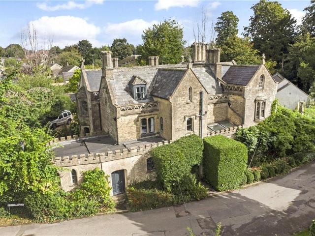 8 bedroom detached house to rent