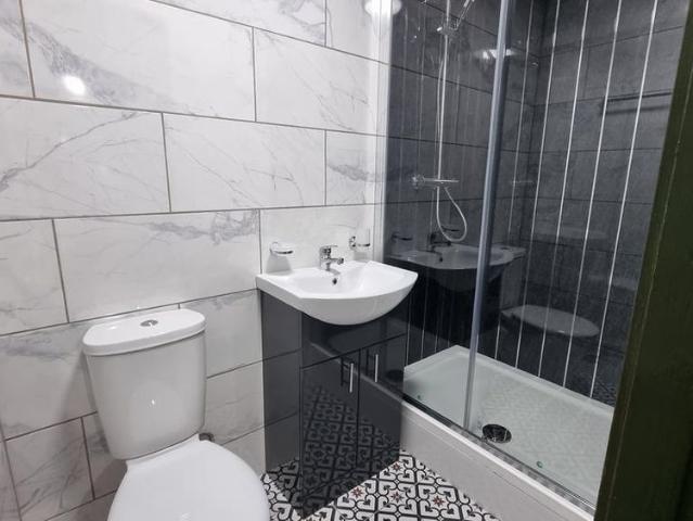 8 bedroom detached house to rent