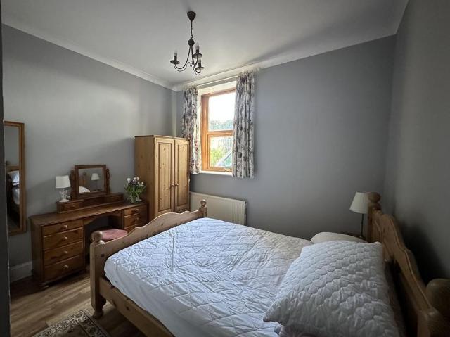 8 bedroom detached house to rent