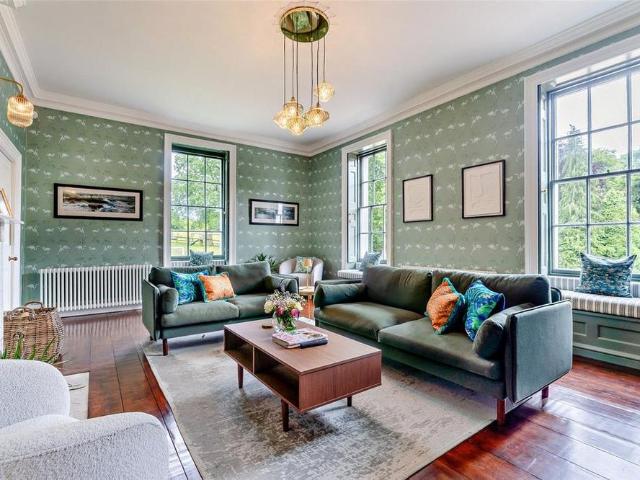 8 bedroom detached house to rent