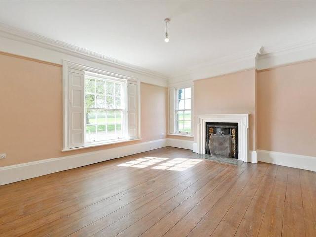 8 bedroom detached house to rent
