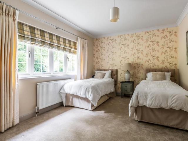8 bedroom detached house to rent