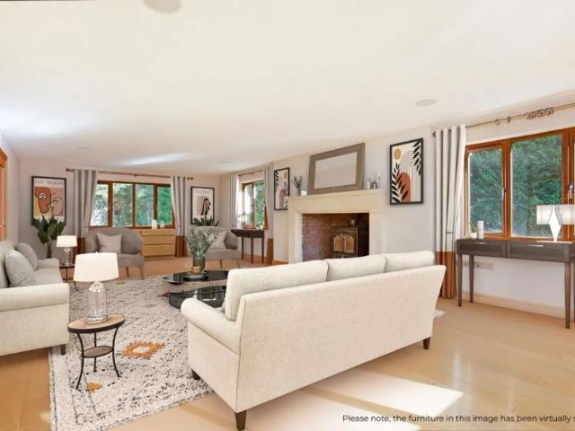8 bedroom detached house to rent