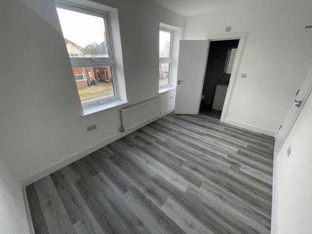 8 bedroom detached house to rent