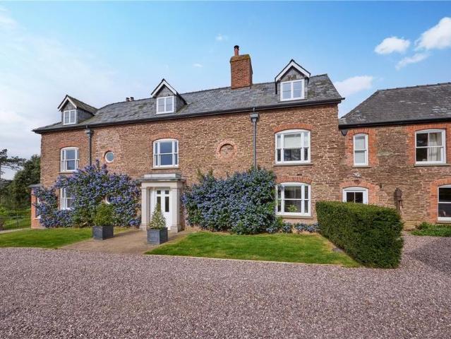 8 bedroom detached house to rent