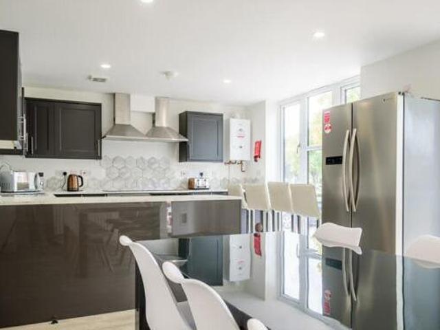 8 Bedroom Duplex For Rent In Queens Road East, Beeston