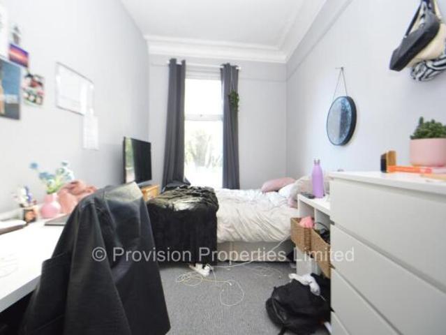 8 bedroom end of terrace house for rent in Victoria Road, Hyde Park, Leeds, LS6