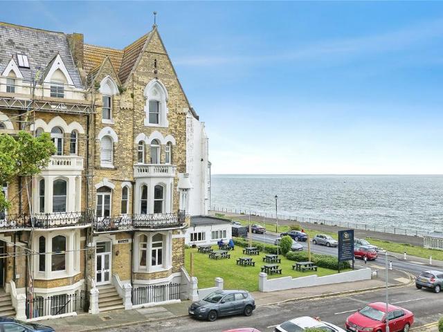 8 bedroom end of terrace house for sale
