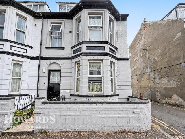 8 bedroom end of terrace house for sale