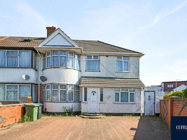 8 bedroom end of terrace house for sale