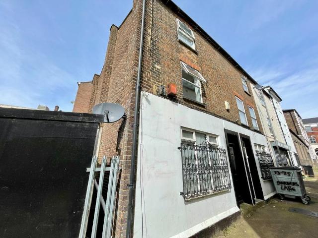 8 bedroom end of terrace house for sale