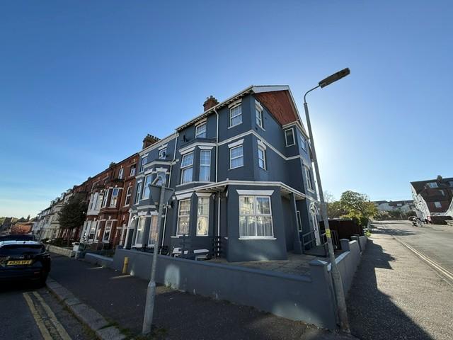 8 bedroom end of terrace house for sale