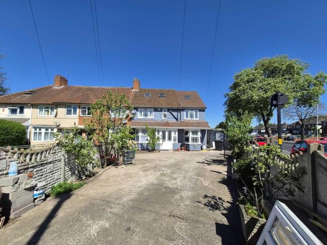 8 bedroom end of terrace house for sale