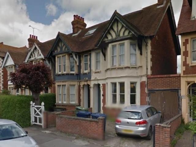 8 bedroom end of terrace house to rent