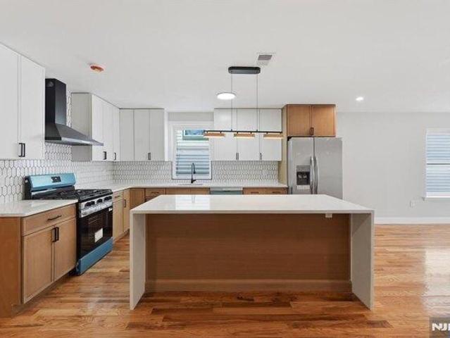 8 bedroom, East Orange NJ 07018 104906099