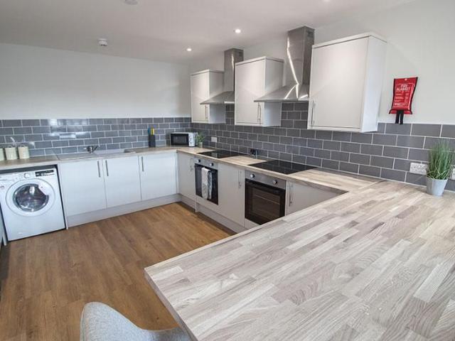 8 bedroom flat to rent