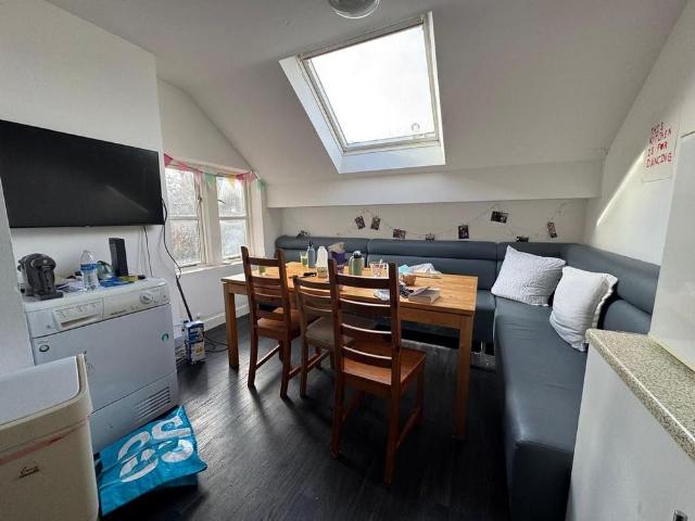 8 bedroom flat to rent