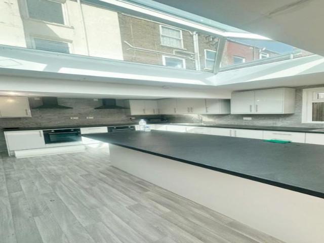 8 bedroom flat to rent