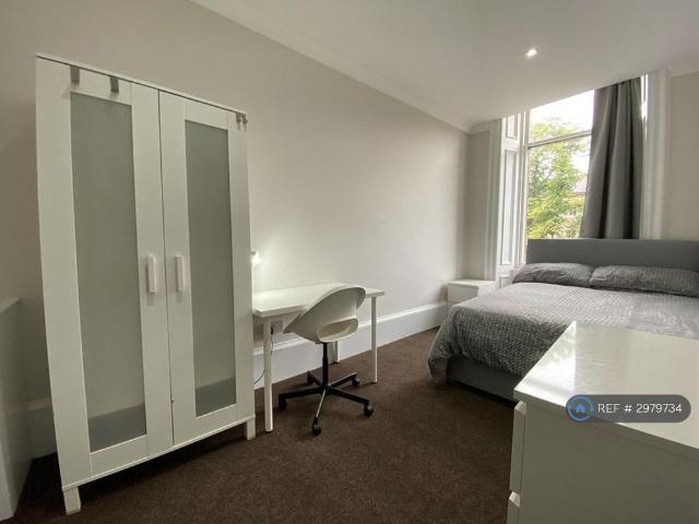 8 bedroom flat to rent