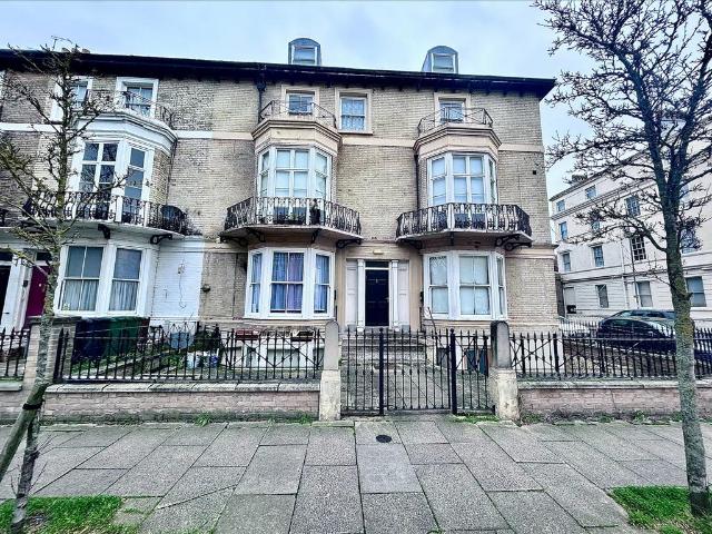 8 bedroom flat for sale