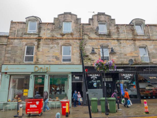 8 bedroom flat for sale
