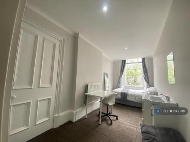 8 bedroom flat for rent in Cecil Street, Glasgow, G12