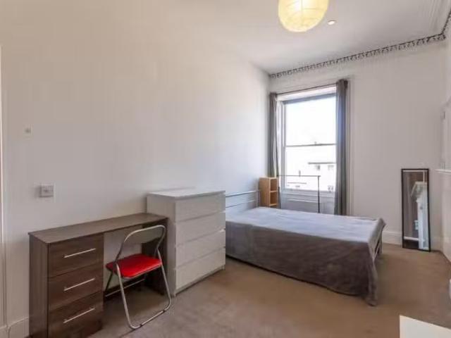 8 bedroom flat share for rent in 0465L Leith Walk, Edinburgh.