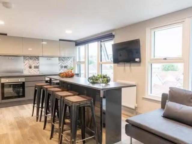 8 bedroom flat share for rent in 147 Gloucester Road, Bristol.