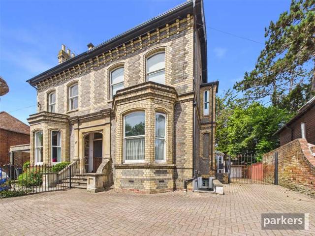 8 Bedroom House