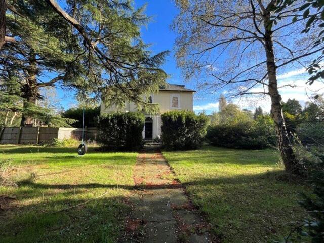 8 Bedroom House Barnet Greater London LS101025812