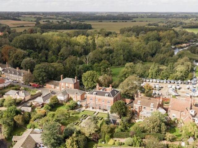 8 Bedroom House Beccles Suffolk 100988041