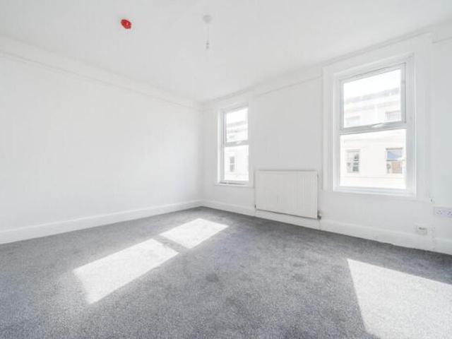 8 Bedroom House Gloucester Gloucestershire 100503319