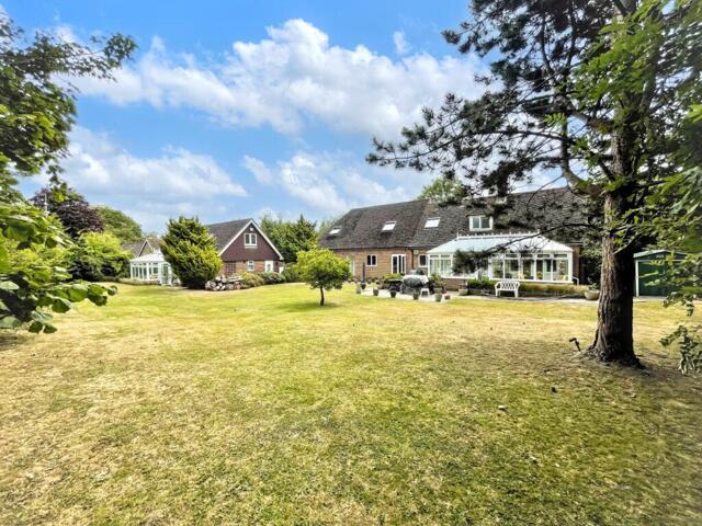 8 Bedroom House East Sussex West Sussex 100733433
