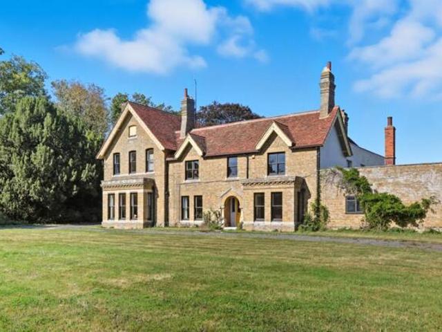 8 Bedroom House Essex Essex LS99926096